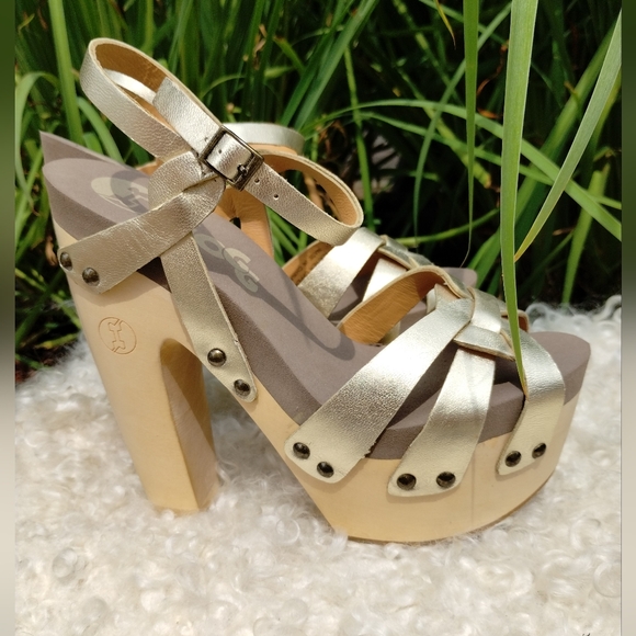 Flogg | Shoes | Flogg Platform Sandals 7 | Poshmark